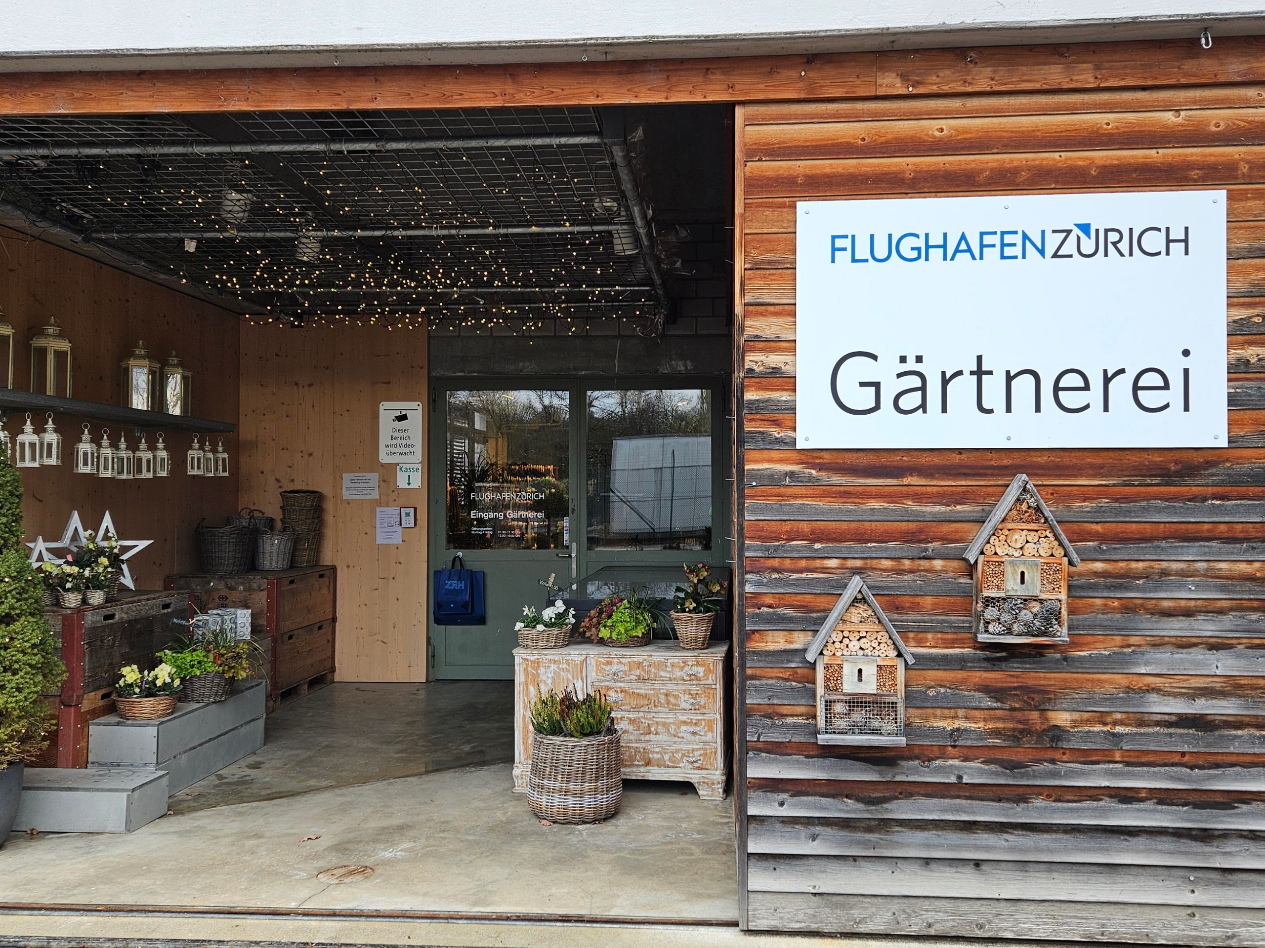 Was steht denn da? – Flughafen Zuerich