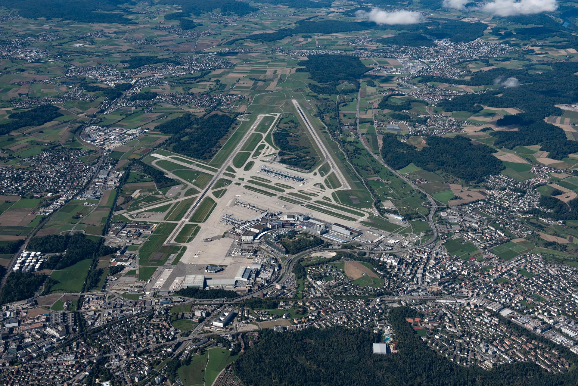 Strasse, Schiene und Luft kombiniert – Flughafen Zuerich