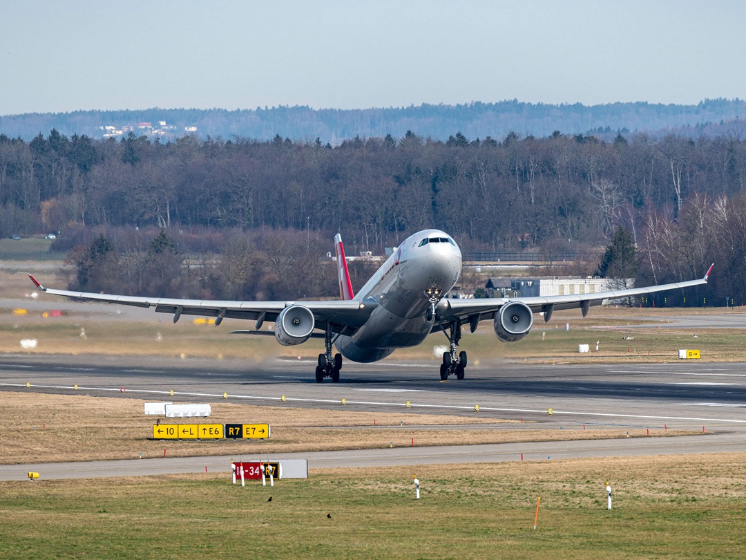 Experience airport operations in real time – for aviation fans and spotters – Flughafen Zuerich