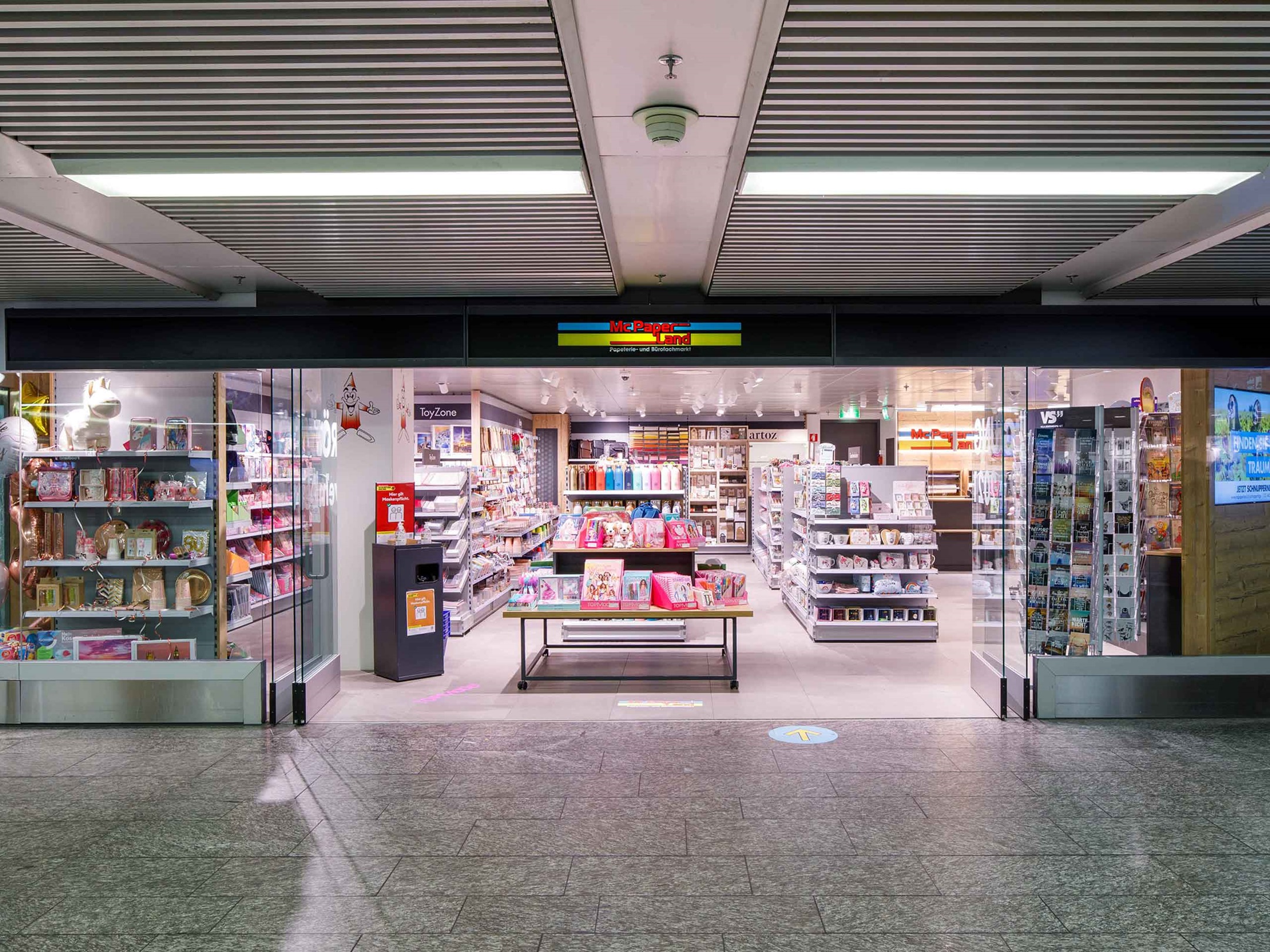 Mc PaperLand – Flughafen Zuerich