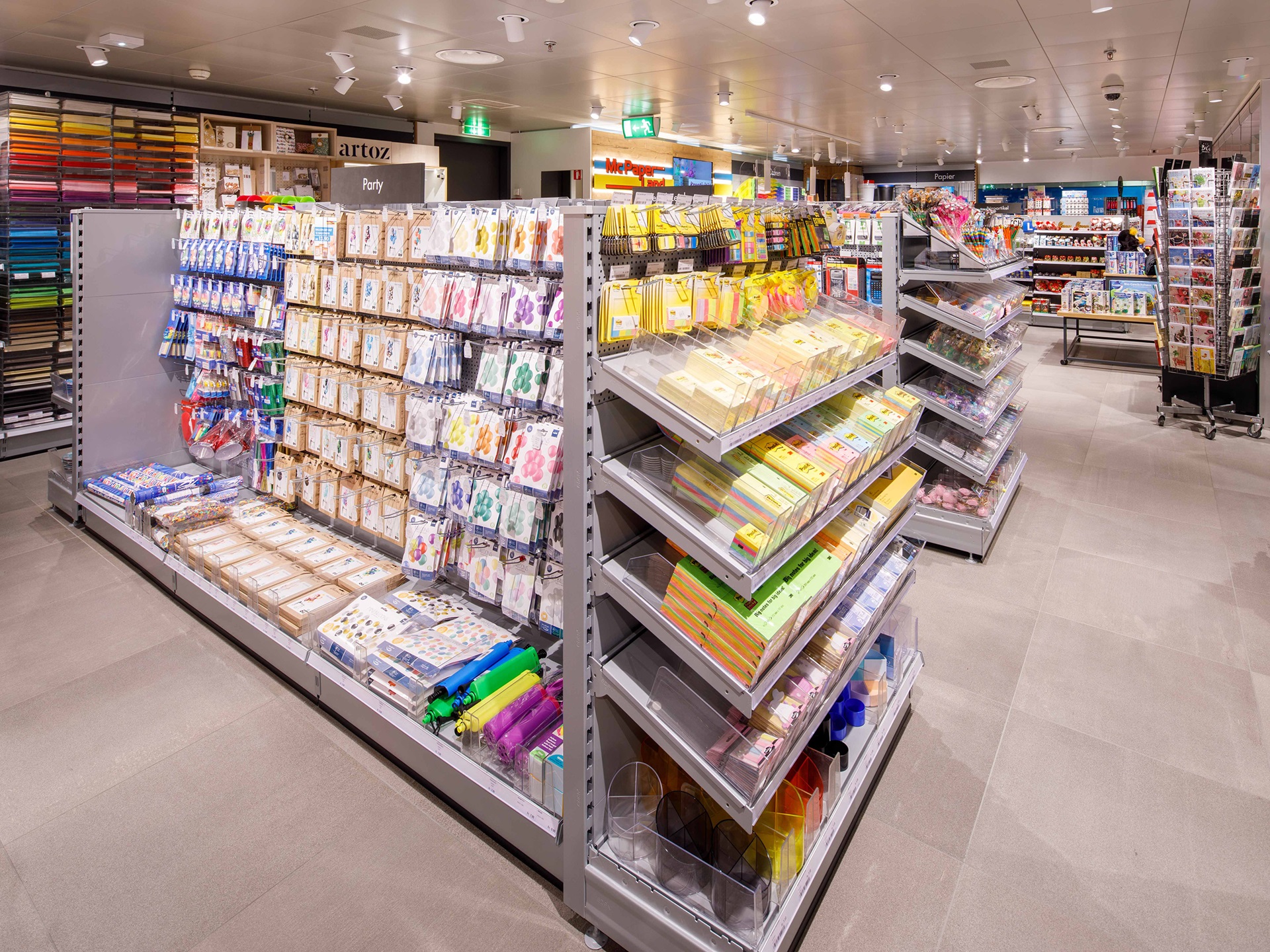 Mc PaperLand – Flughafen Zuerich